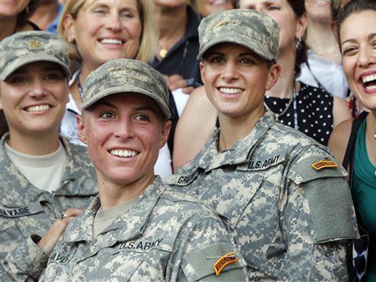 First woman graduates Navy training for Seals, other units - Euro ...